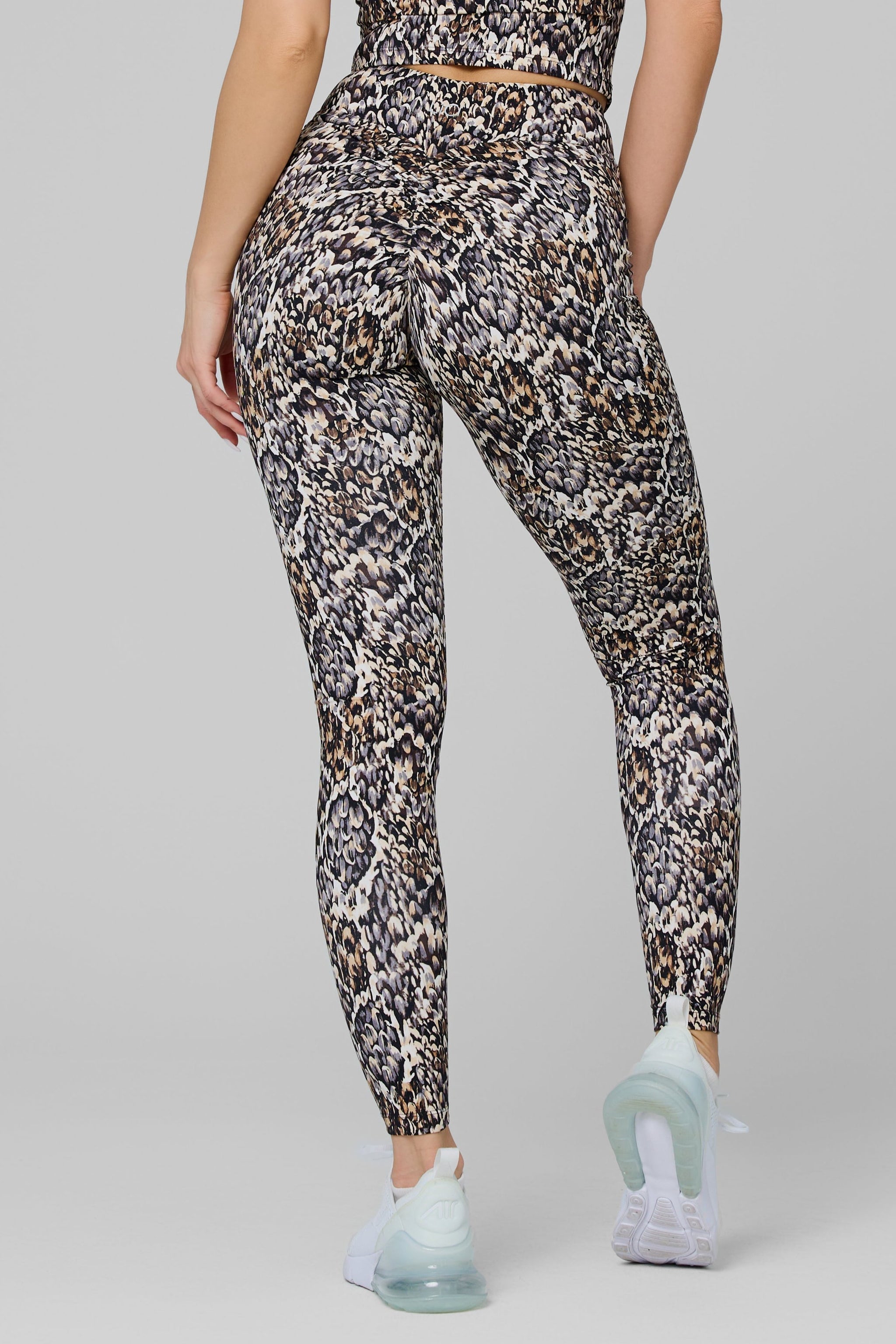 Rise V-Cut Scrunch Legging